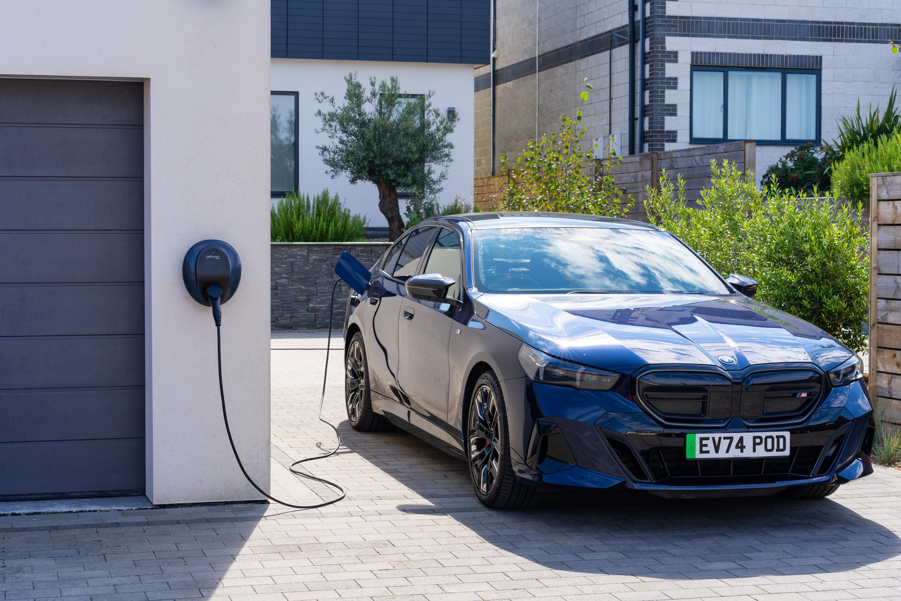 POD POINT SOLO 3S: 7kW-22kW | SOCKET OR TETHERED